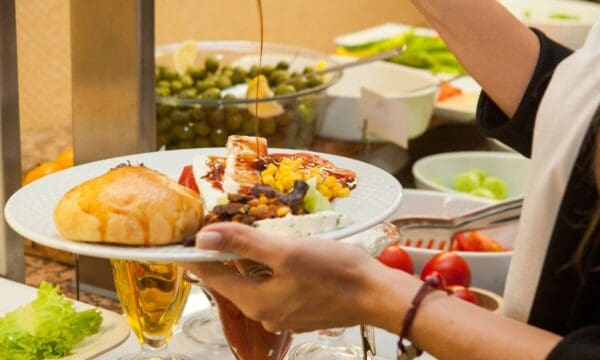 How to make healthy choices when eating at buffets - FITPAA